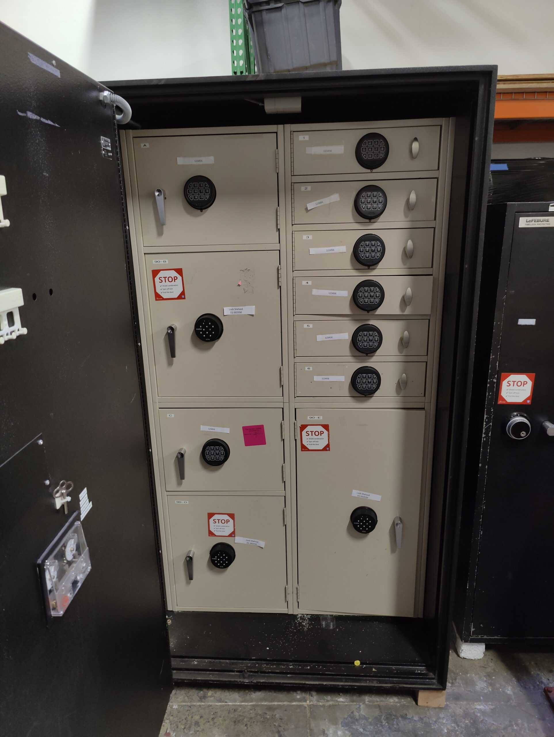 Diebold Plate Body TL-15 Safe with Lockers