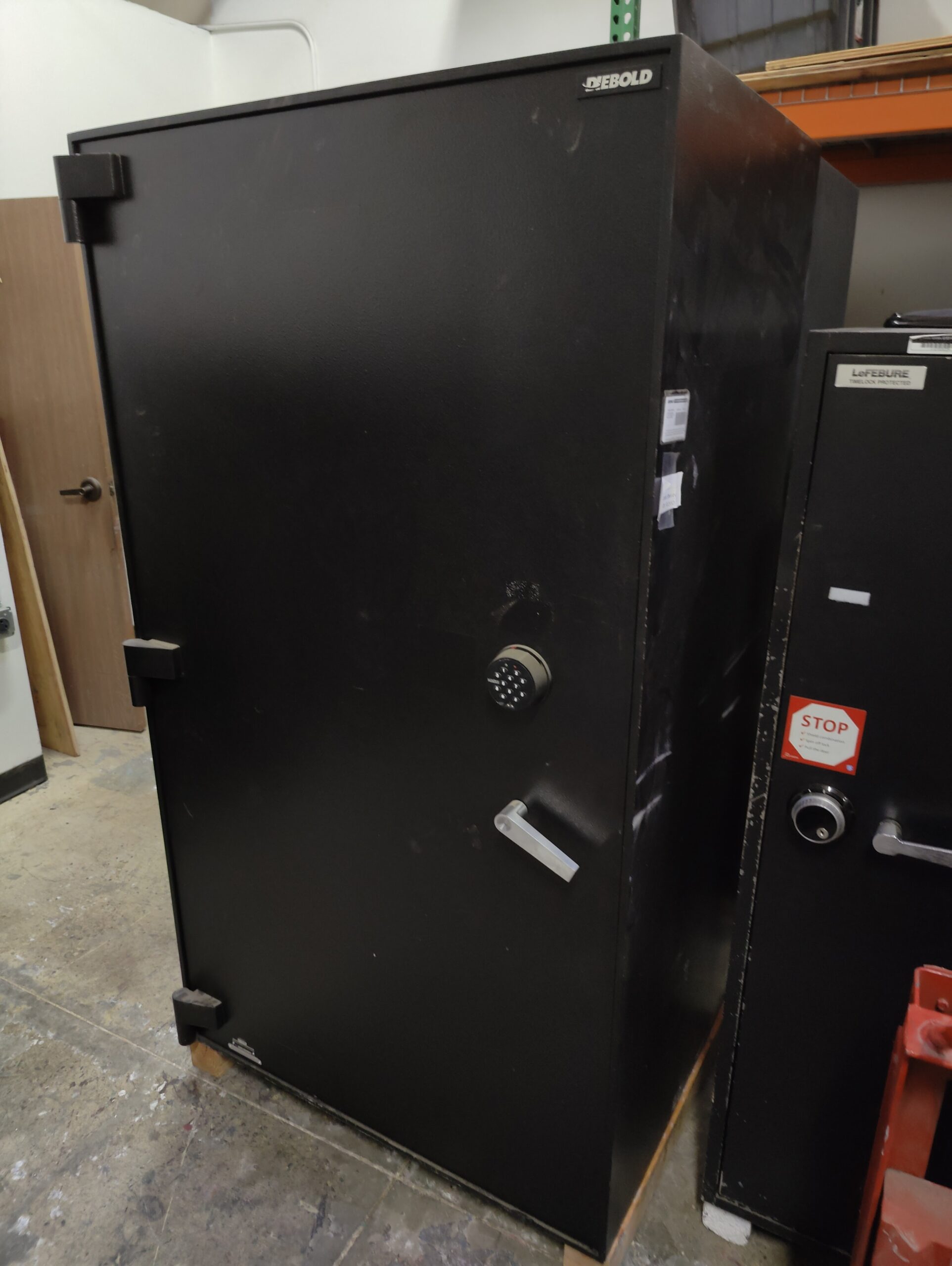 Diebold Plate Body TL-15 Safe with Lockers