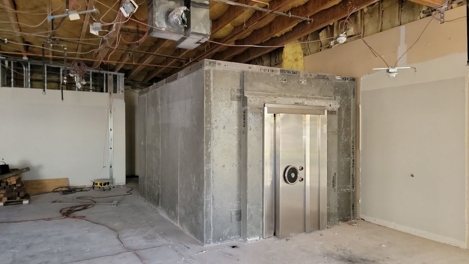 A Guide to How Bank Vault Removal Is Carried Out