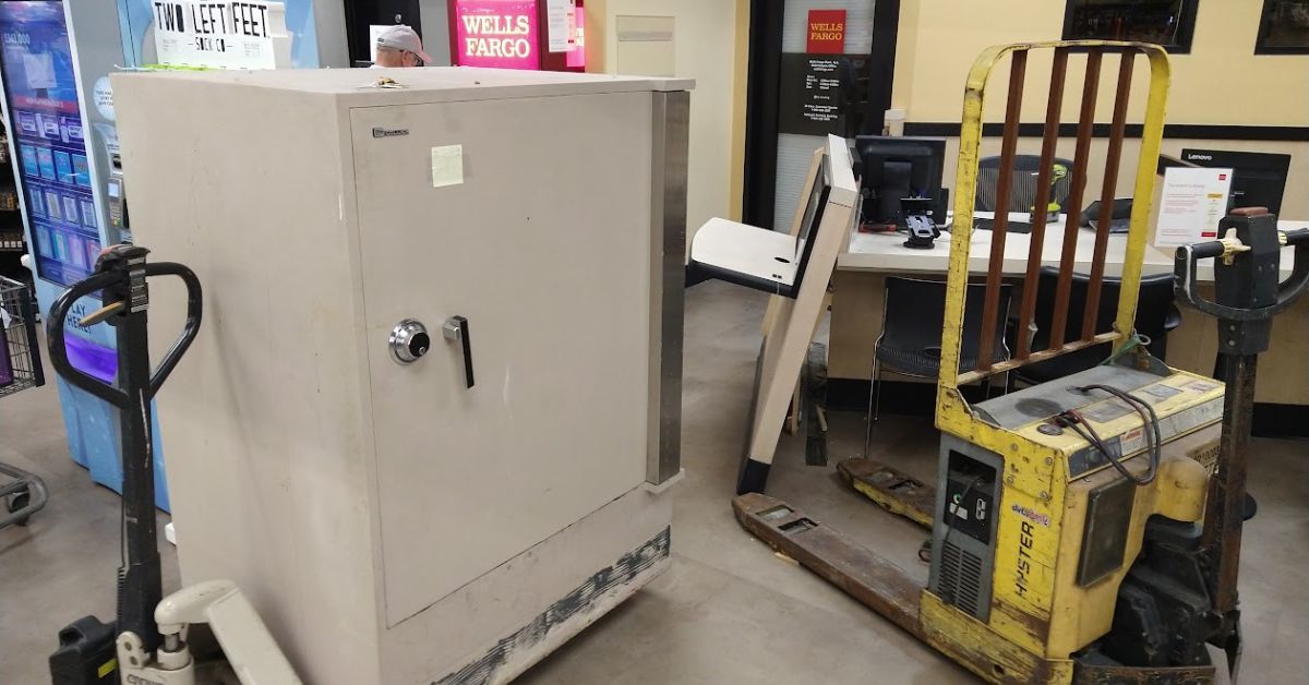 The Complete Guide to Moving Your Commercial Safe