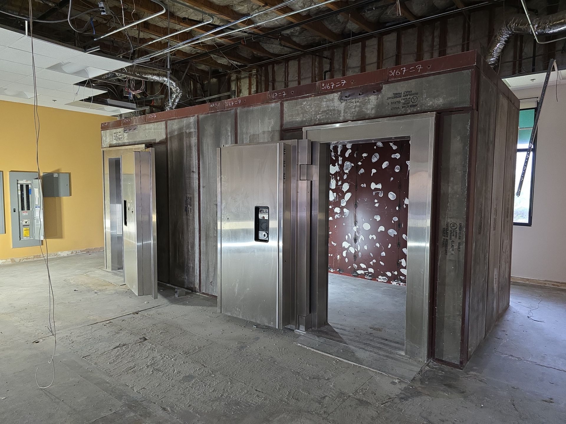 American Vault Class I Modular Vault - 9′ H x 21′ W x 8′ D - Ready to ...